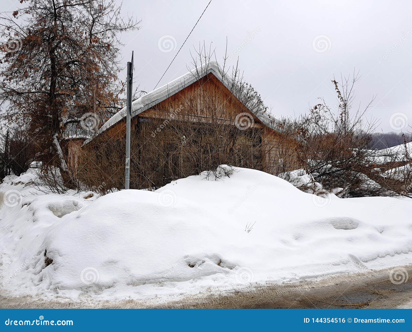 Old Abandoned House With A Broken Window On The Background Of Snow In ...