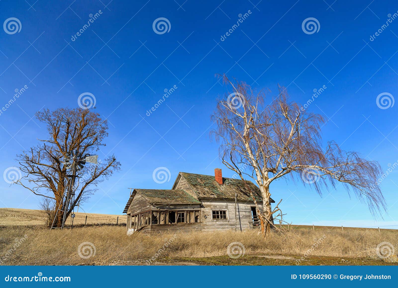Old Abandoned House in the Countryside. Stock Photo - Image of ruin ...