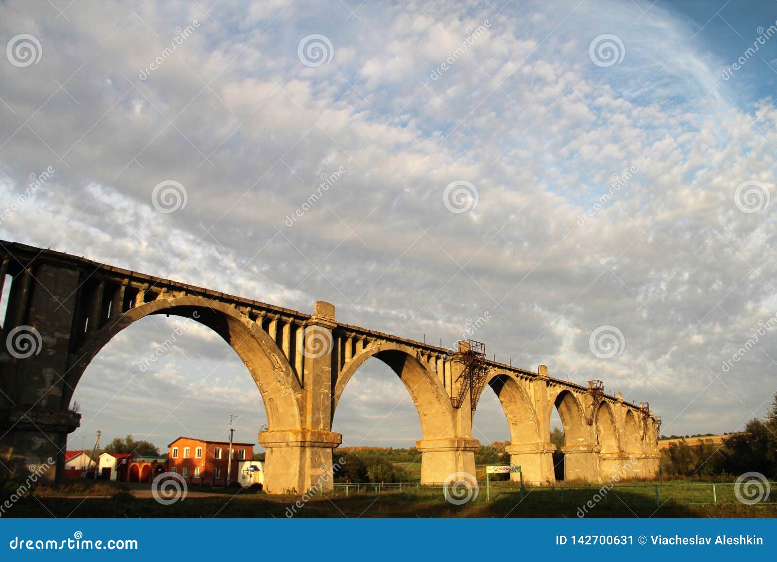 Old Abandoned Railway Viaduct Editorial Photo - Image of derelict ...