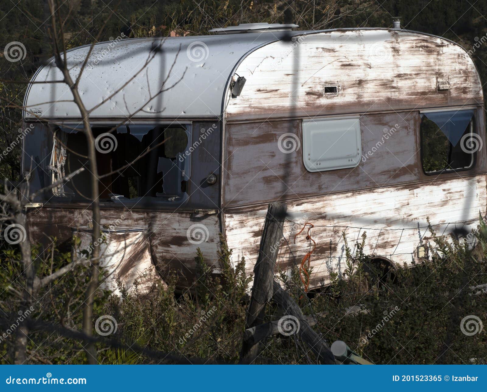 Old abandoned rv stock image. Image of dirty, travel - 201523365