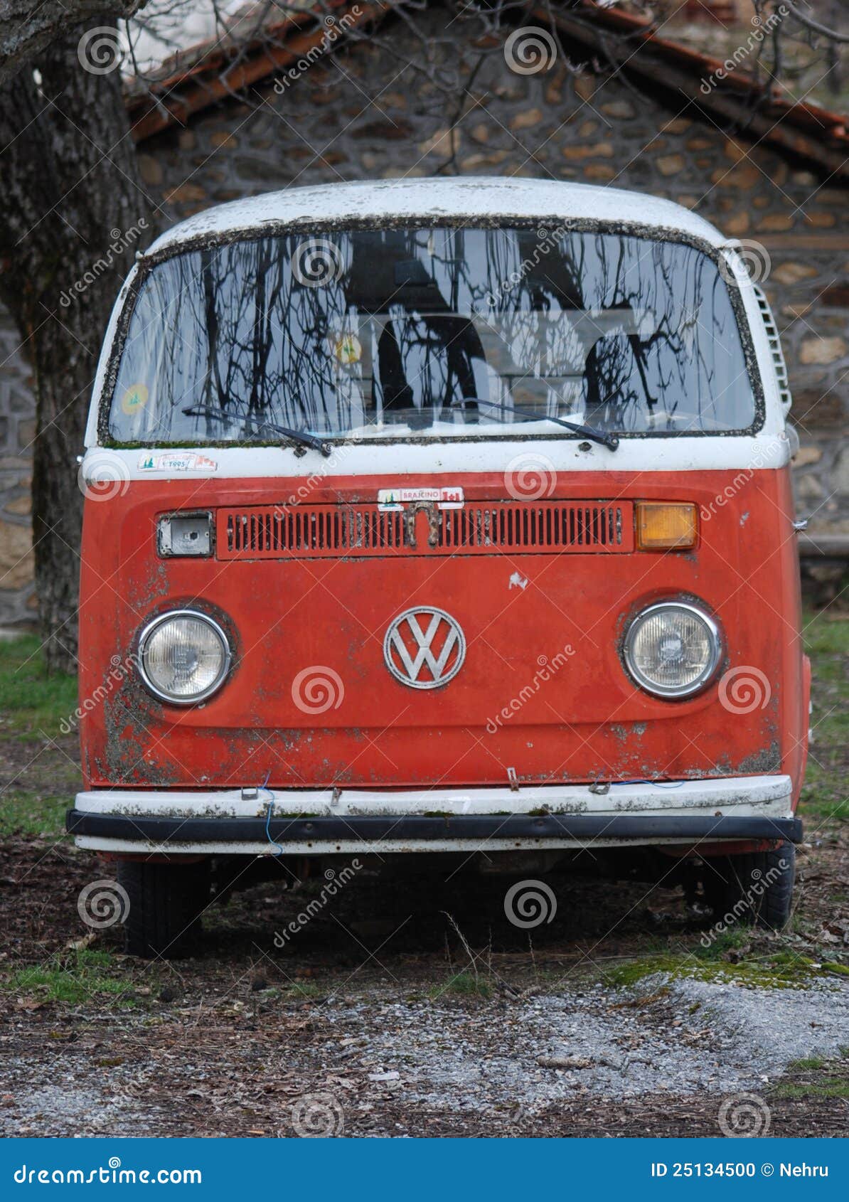 Abandoned Old Rv Camper Rusting In The Woods Editorial Photo ...