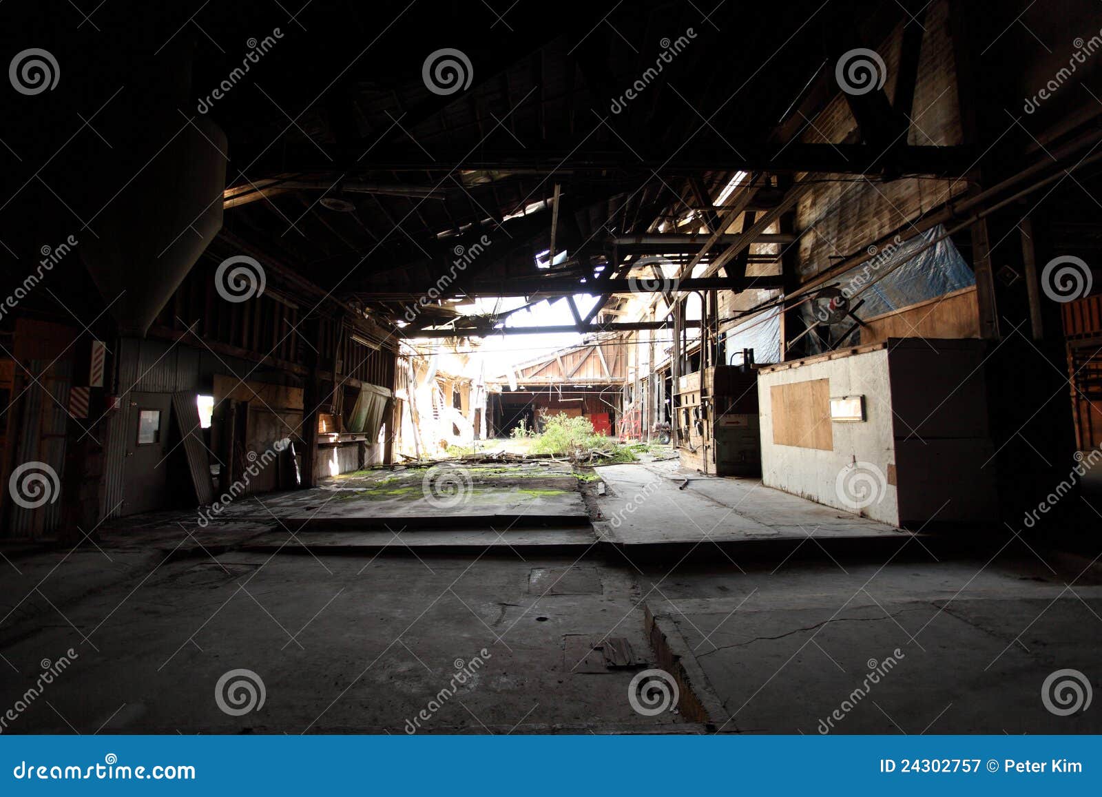 Old and Abandoned Warehouse Stock Image - Image of building, inside ...