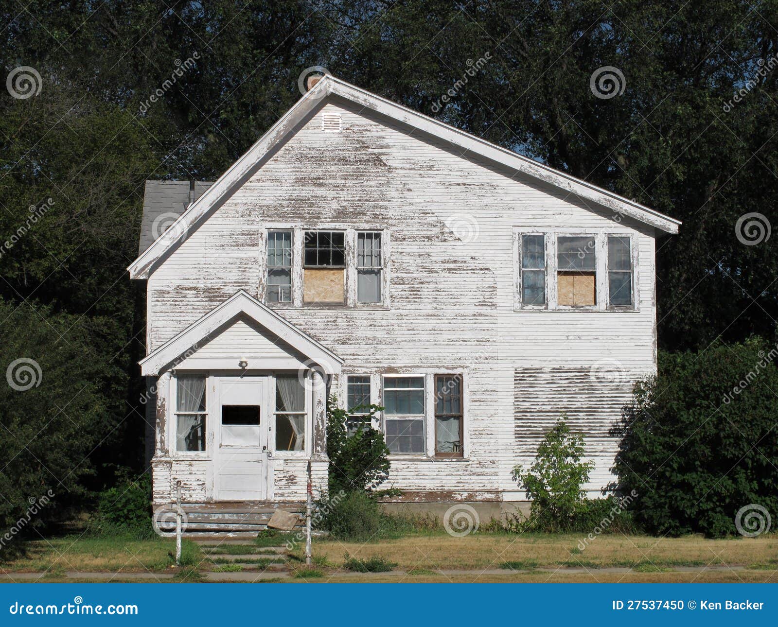 Old Abandoned White American House Stock Photo - Image of building ...