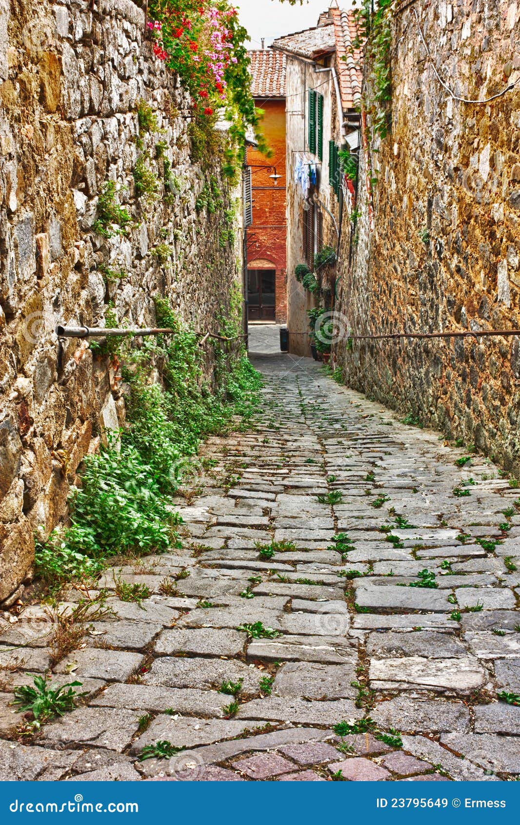 Old alley in Tuscany stock image. Image of architecture - 23795649