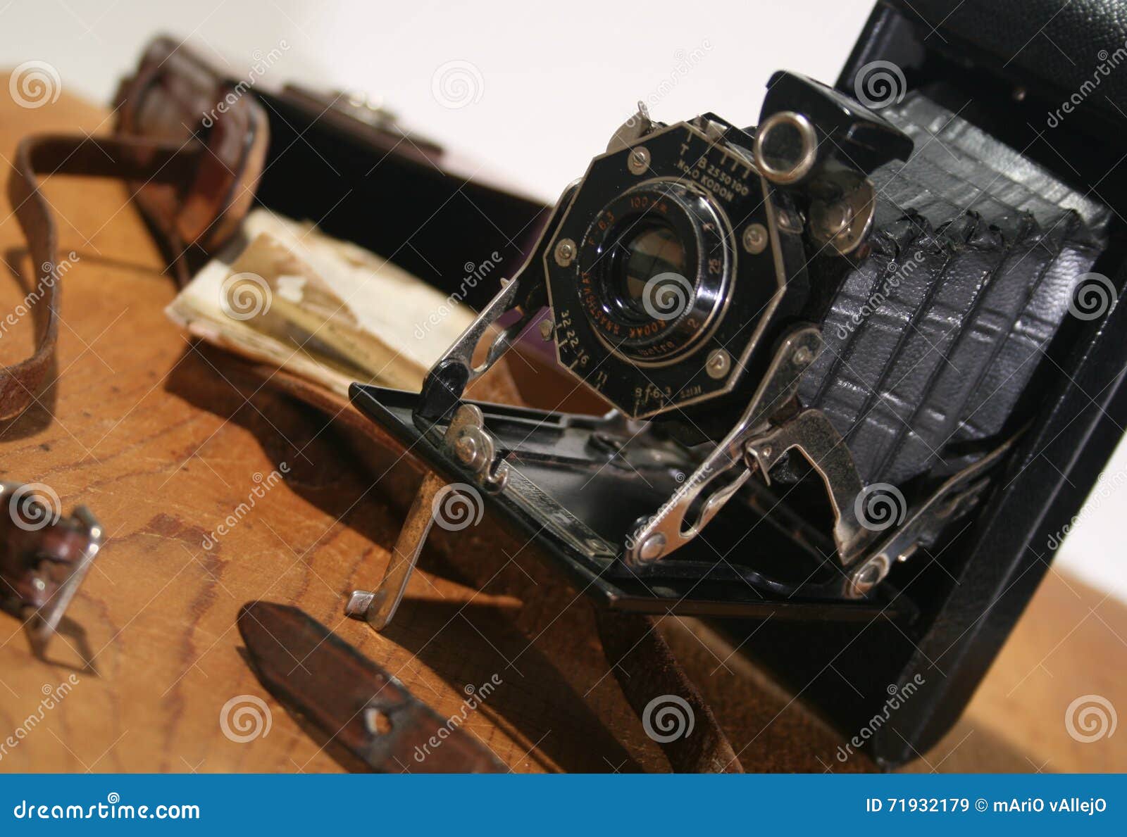 Vintage Folding Cameras Editorial Image | CartoonDealer.com #191072882