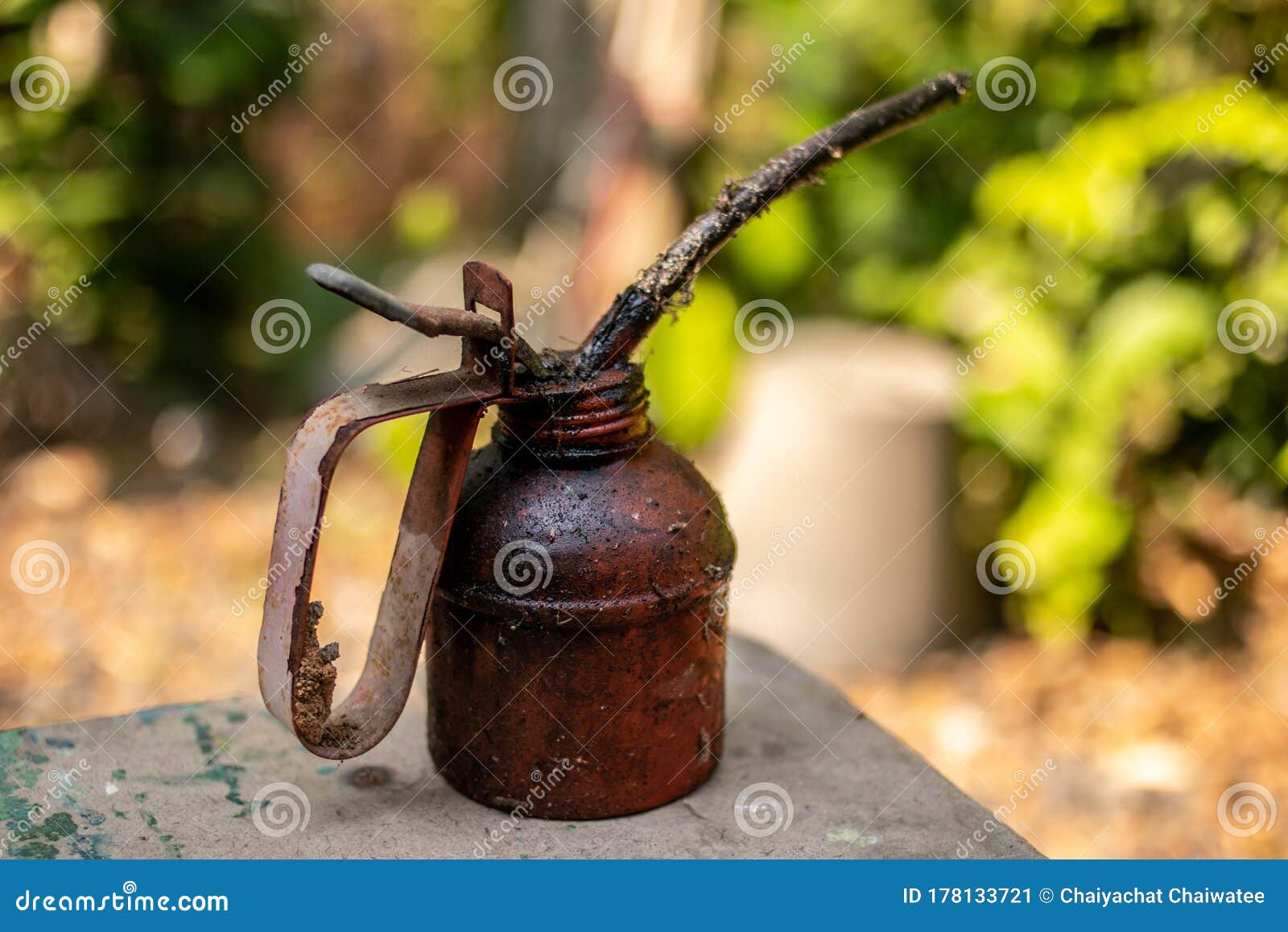 Old Antique Oiler for Engine. Stock Image - Image of handle, spout ...