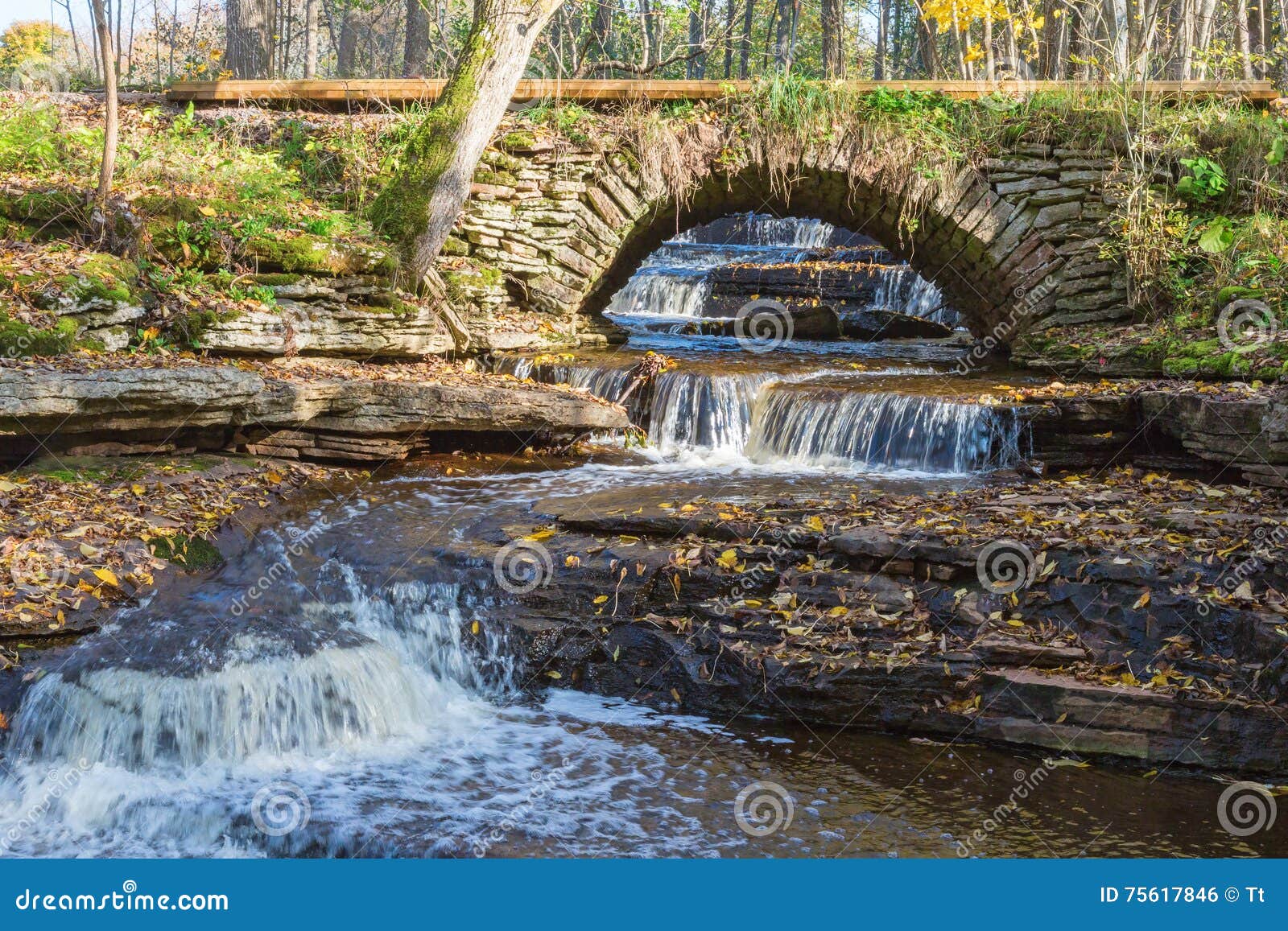 Old arch bridge in autumn stock photo. Image of fall - 75617846