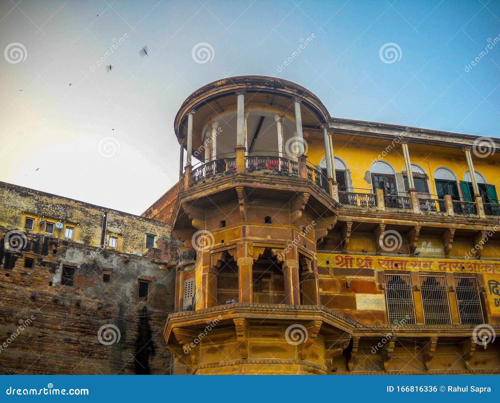 Old Architecture Building Located in India, Old Beautiful Structure ...