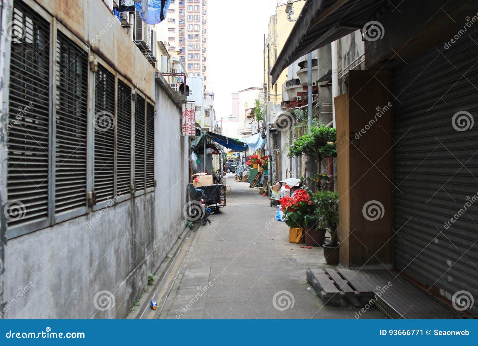Old back alley Hong Kong editorial photo. Image of people - 93666771
