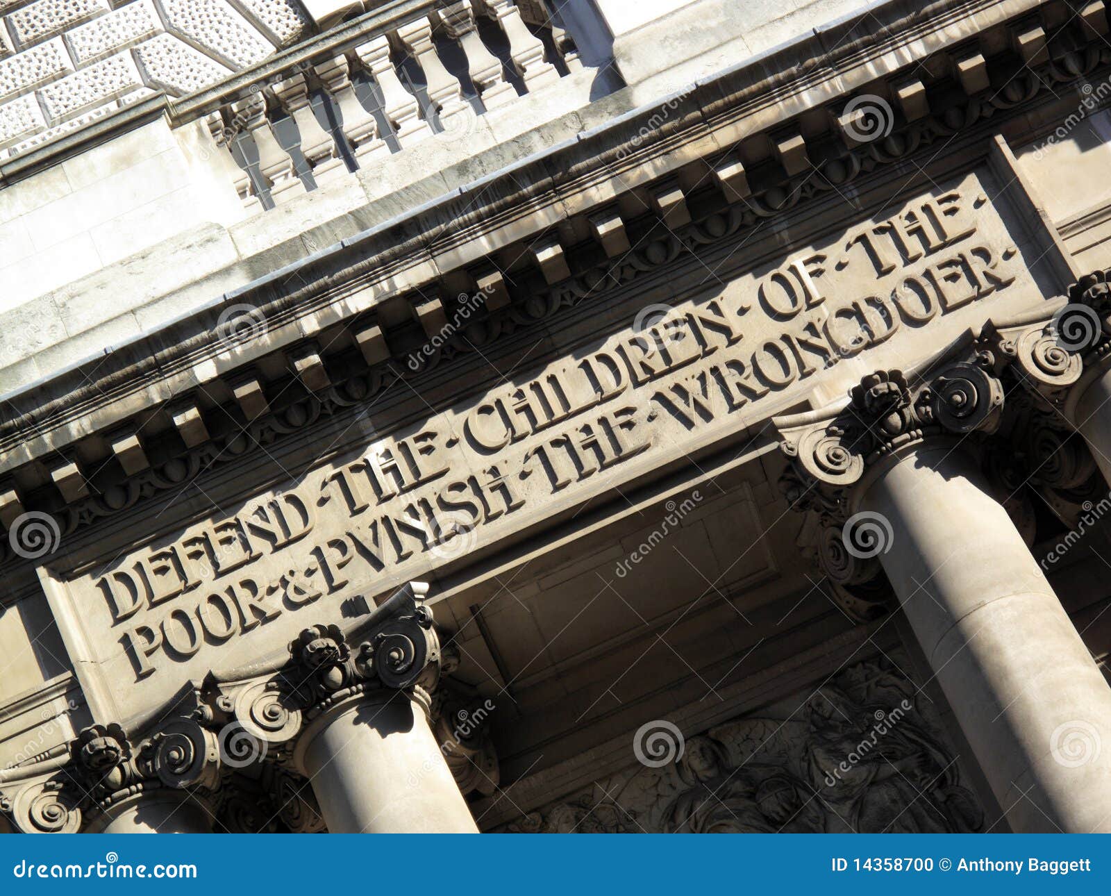 Old Bailey Entrance Inscription Stock Photo - Image: 14358700