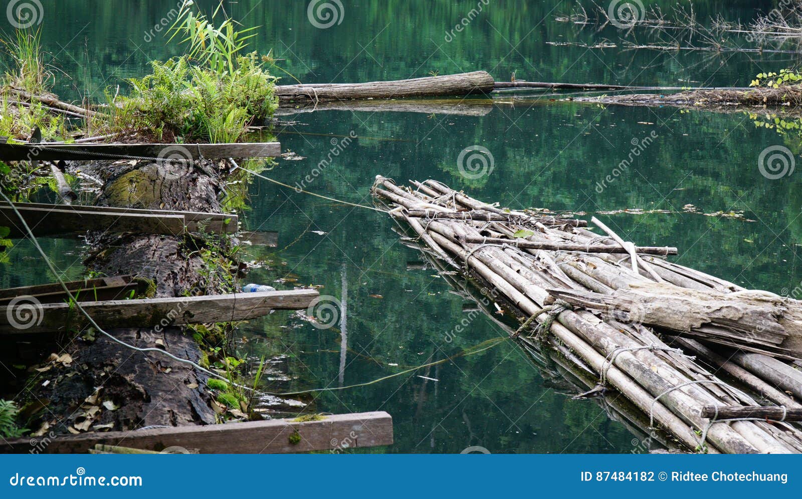 Old Bamboo Raft on the Water. Stock Photo - Image of view, enjoy: 87484182