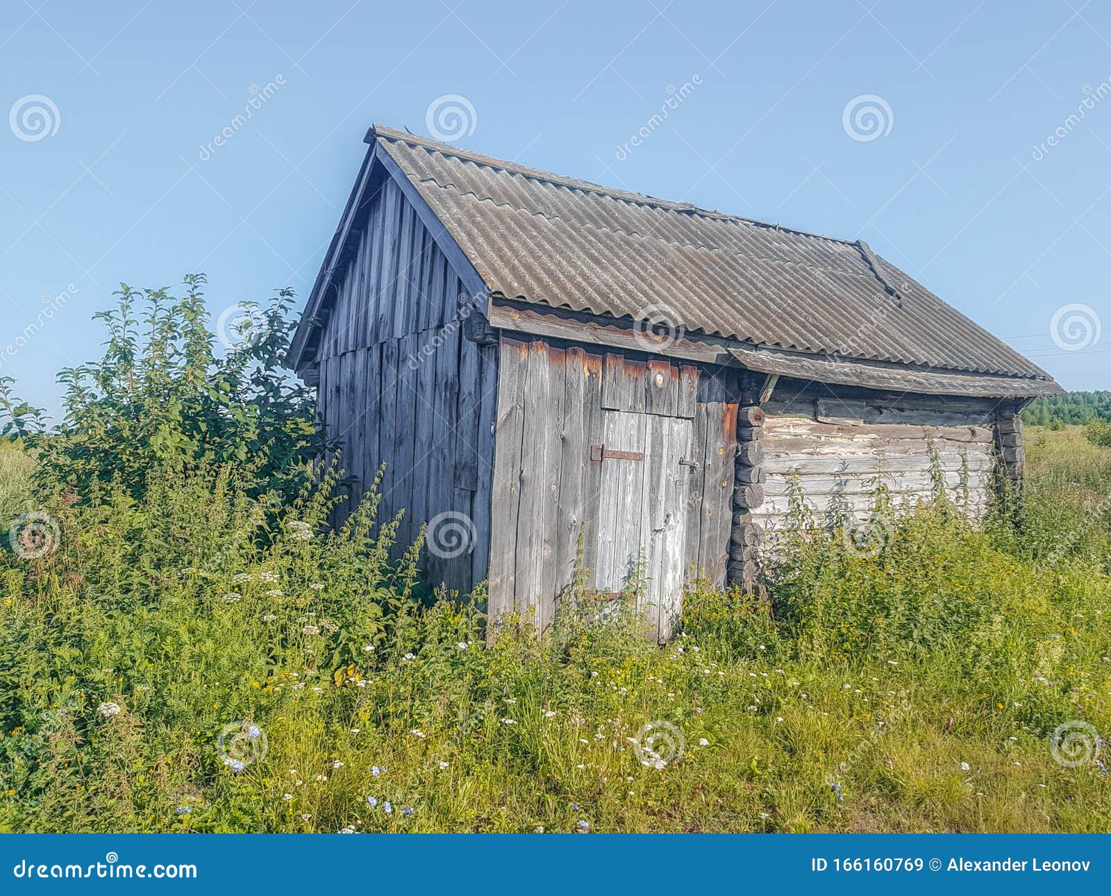 Old Barn in the Countryside. Stock Image - Image of summer, country ...