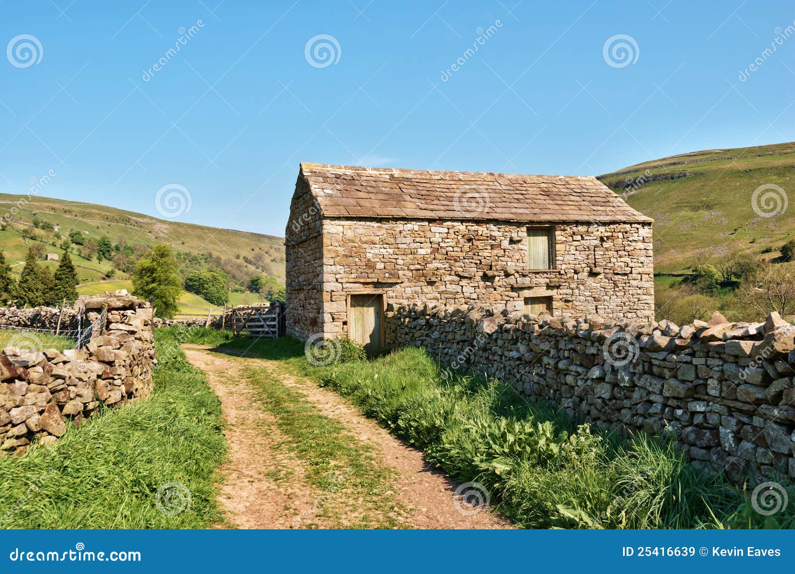 Old Barn and Dry Stone Wall Stock Image - Image of track, rural: 25416639
