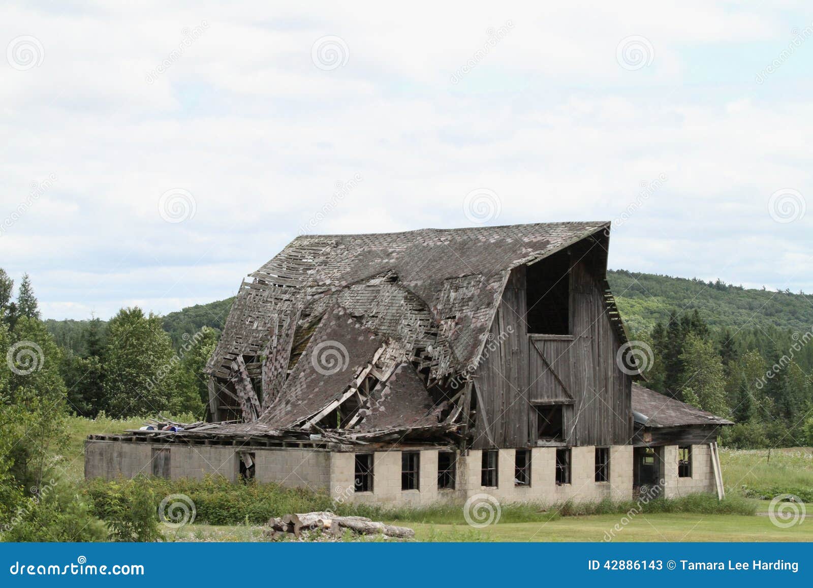 Old Barn falling down stock image. Image of farming, landscape - 42886143