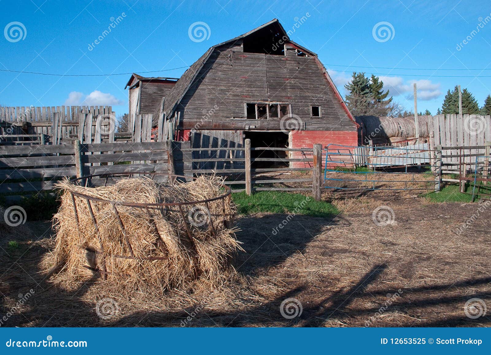 Old barn and farm yard stock image. Image of farm, summer - 12653525
