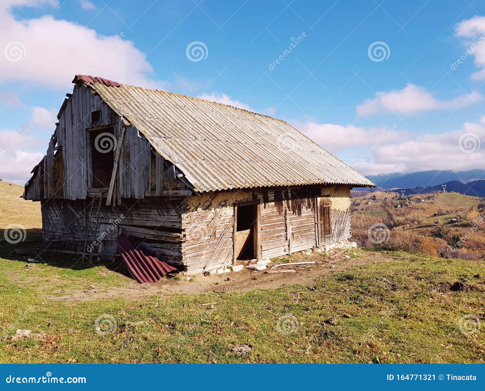 Old Barn in Fundata Romania Stock Image - Image of mountain, farmhouse ...
