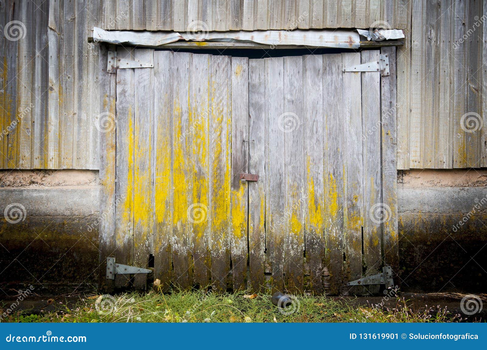 Old barn gate in farm stock image. Image of yellow, door - 131619901