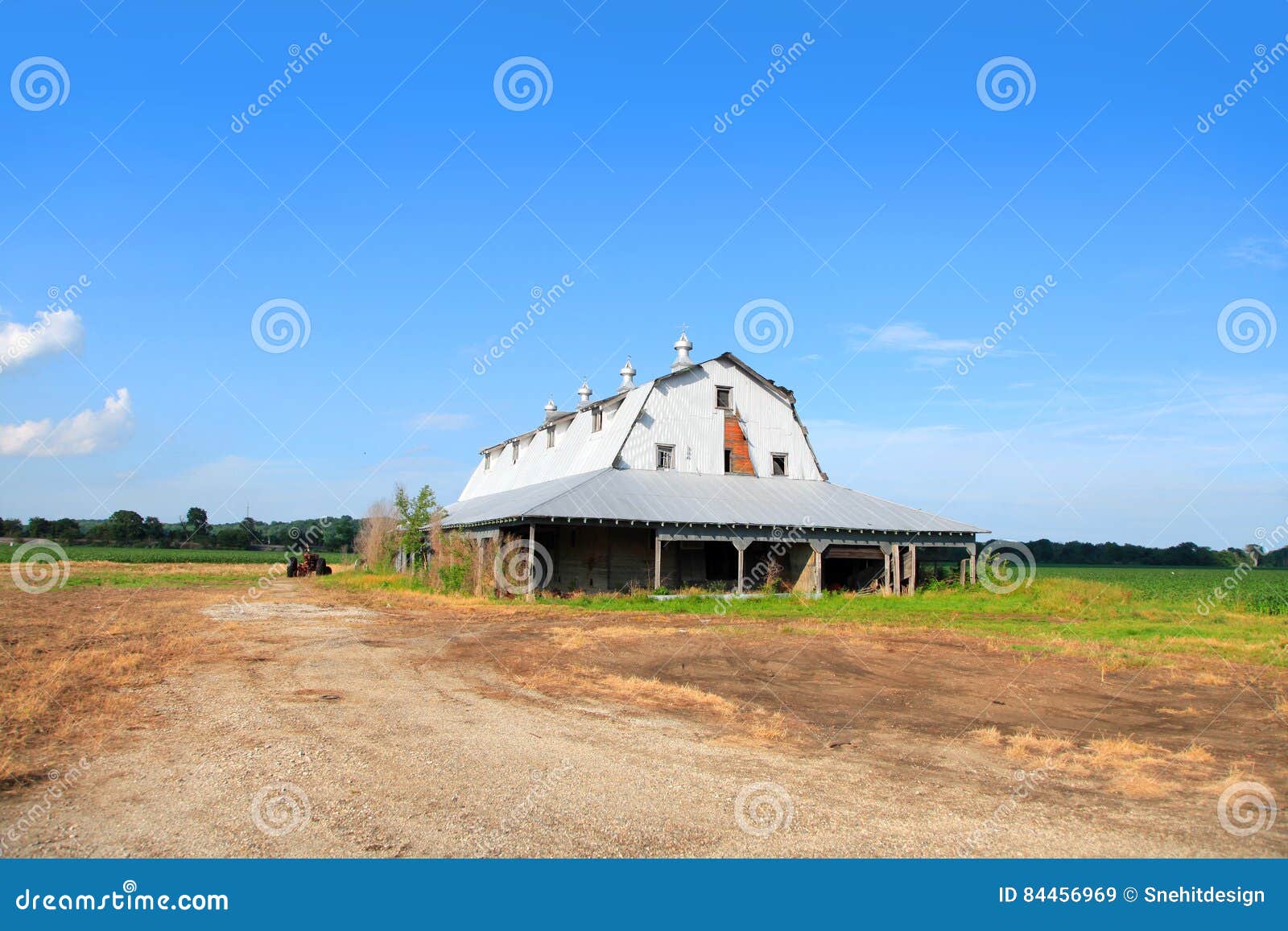 Old barn in rural Indiana stock image. Image of countryside - 84456969