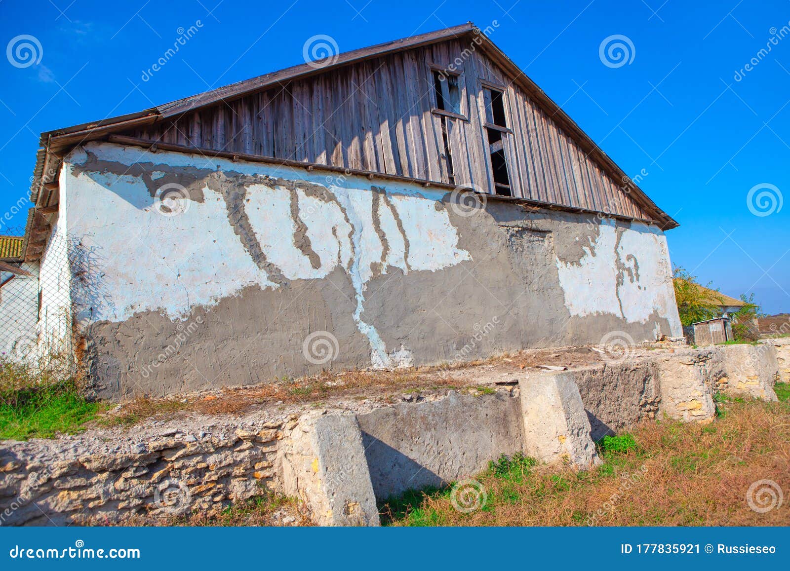 Old barn stock image. Image of exterior, farm, house - 177835921