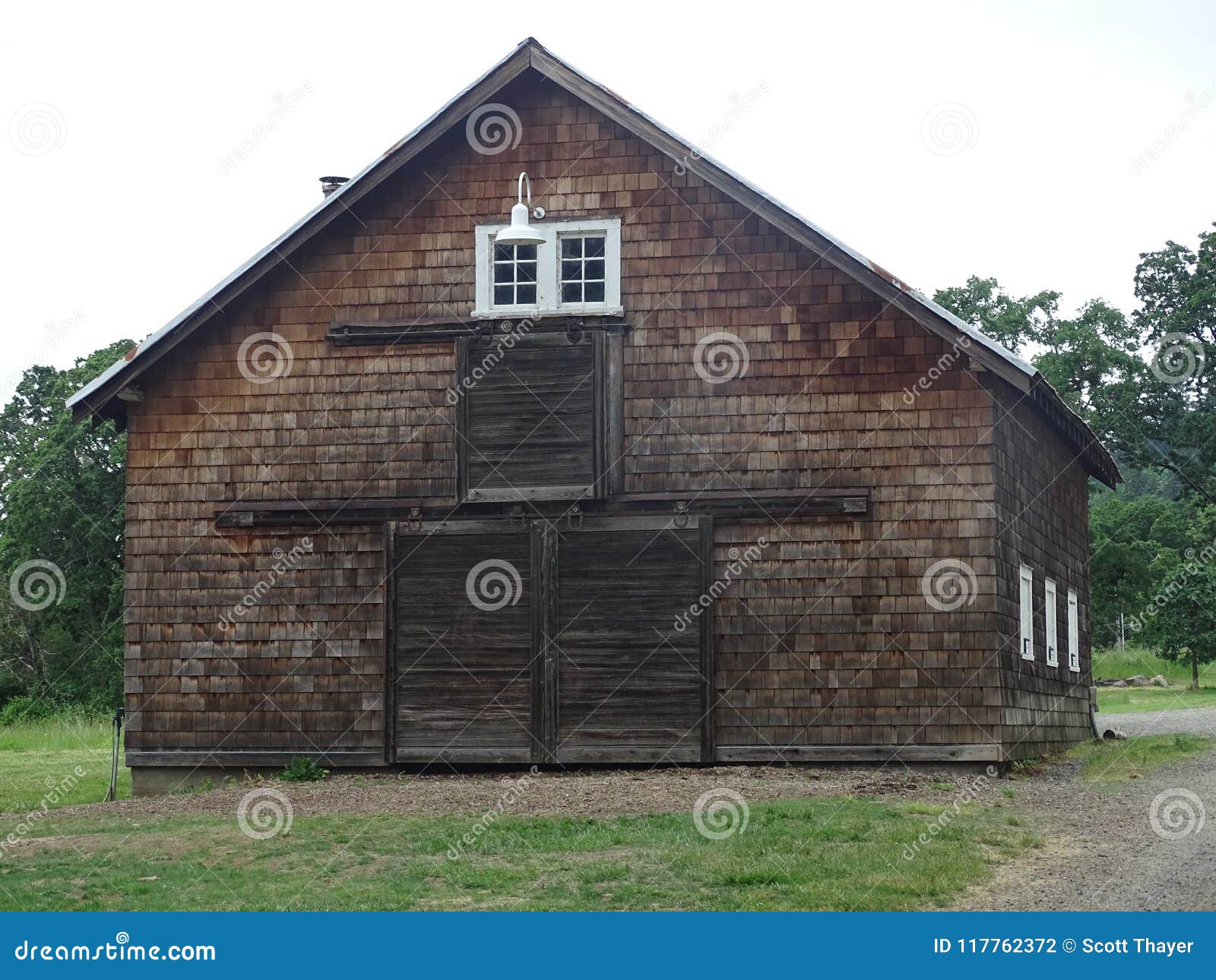 Old brown barn stock photo. Image of oregon, springfield - 117762372