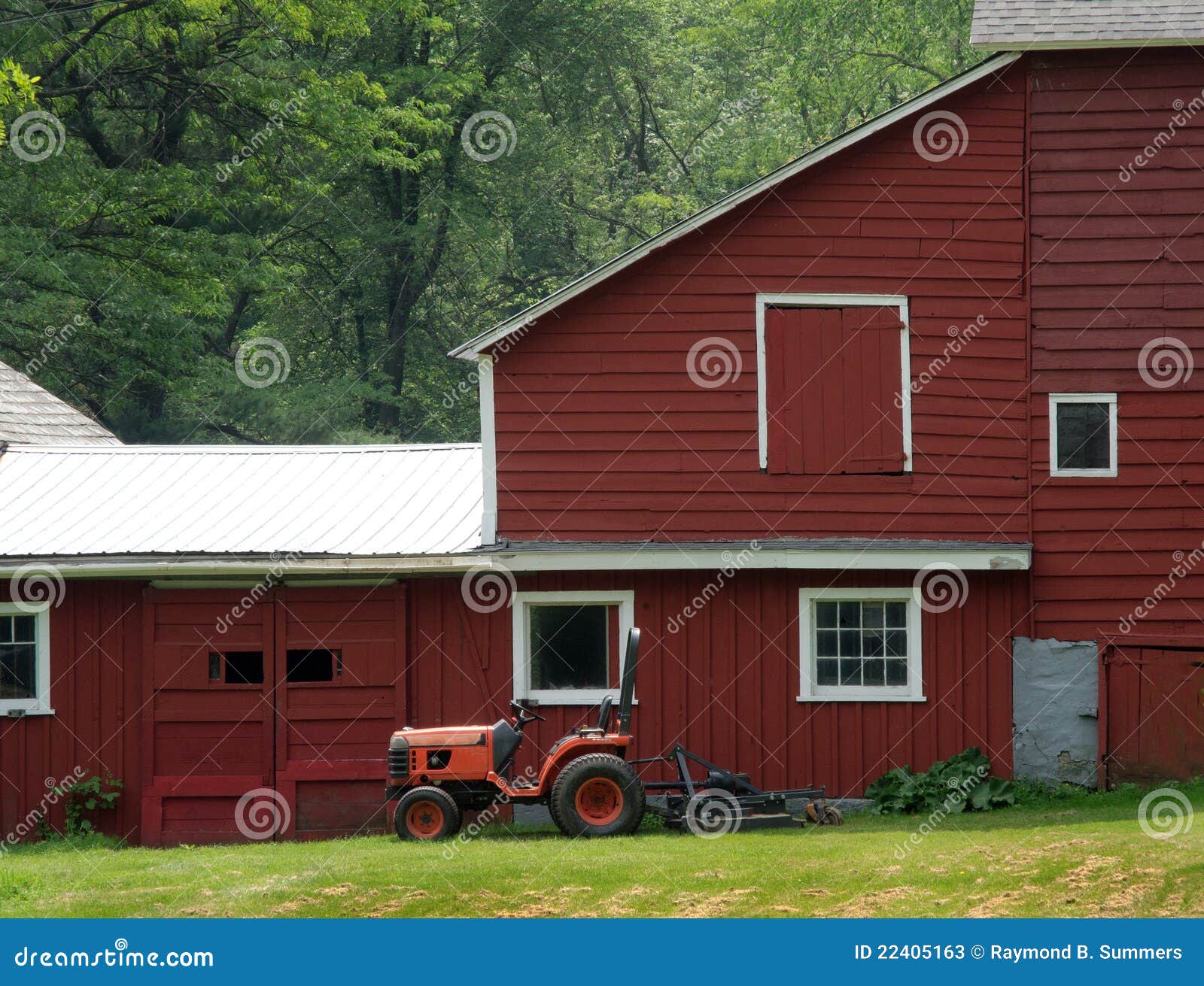Old barn and tractor stock image. Image of upstate, barn - 22405163