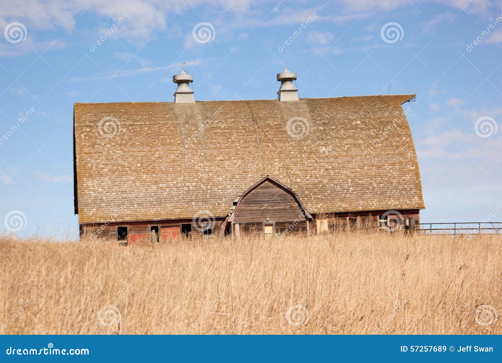 Old barrel barn stock image. Image of dakota, rural, barn - 57257689