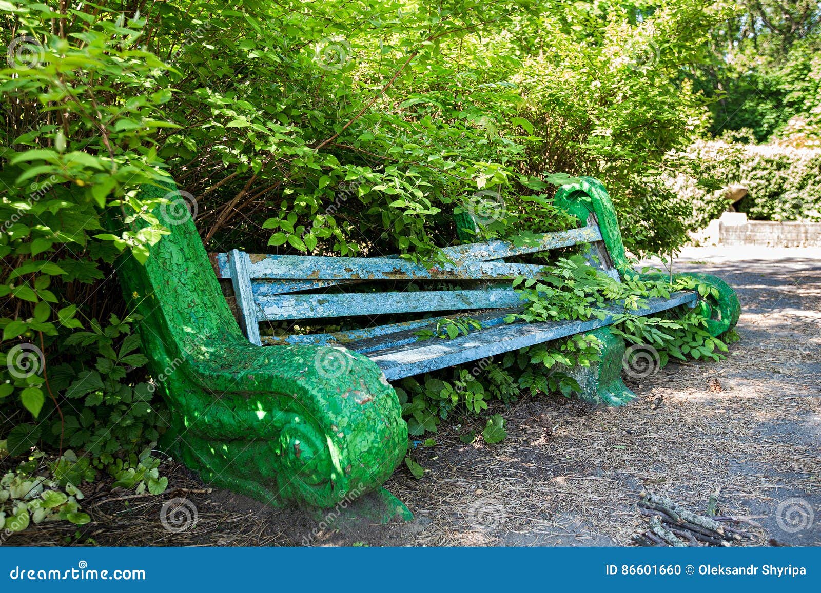 An old bench in the park stock photo. Image of seat, backyard - 86601660
