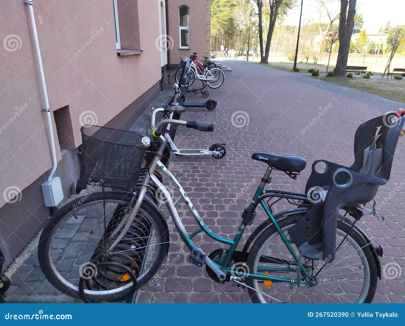 Old Bicycle Vintage Style Bike Stock Photo - Image of bike, bicycle ...