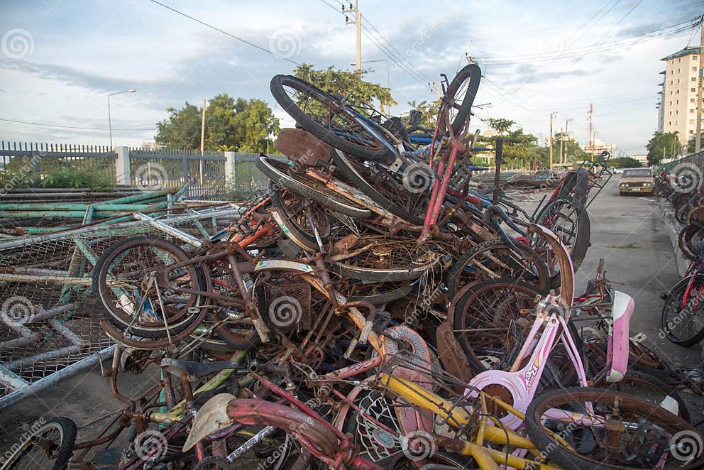 The old bike scrap. stock image. Image of bicycle, broken - 39774509