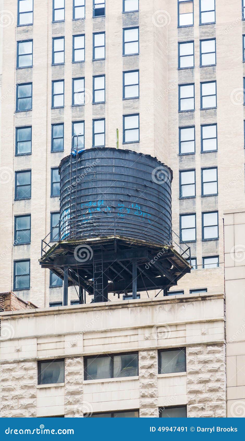 Old Black Water Tank on Chicago Building Stock Image - Image of ...