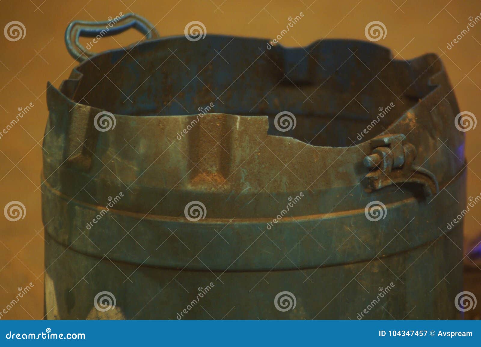 Old Blue Dustbin stock image. Image of ecology, dump - 104347457