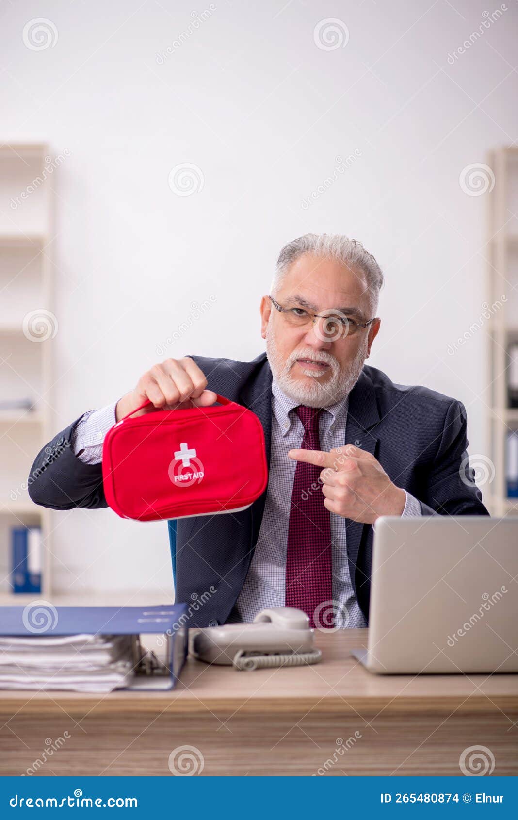 Old Boss Employee Feeling Bad at Workplace Stock Photo - Image of ...