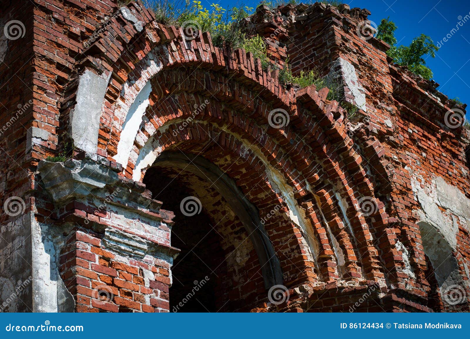 Old brick arch. stock photo. Image of destroyed, fracture - 86124434