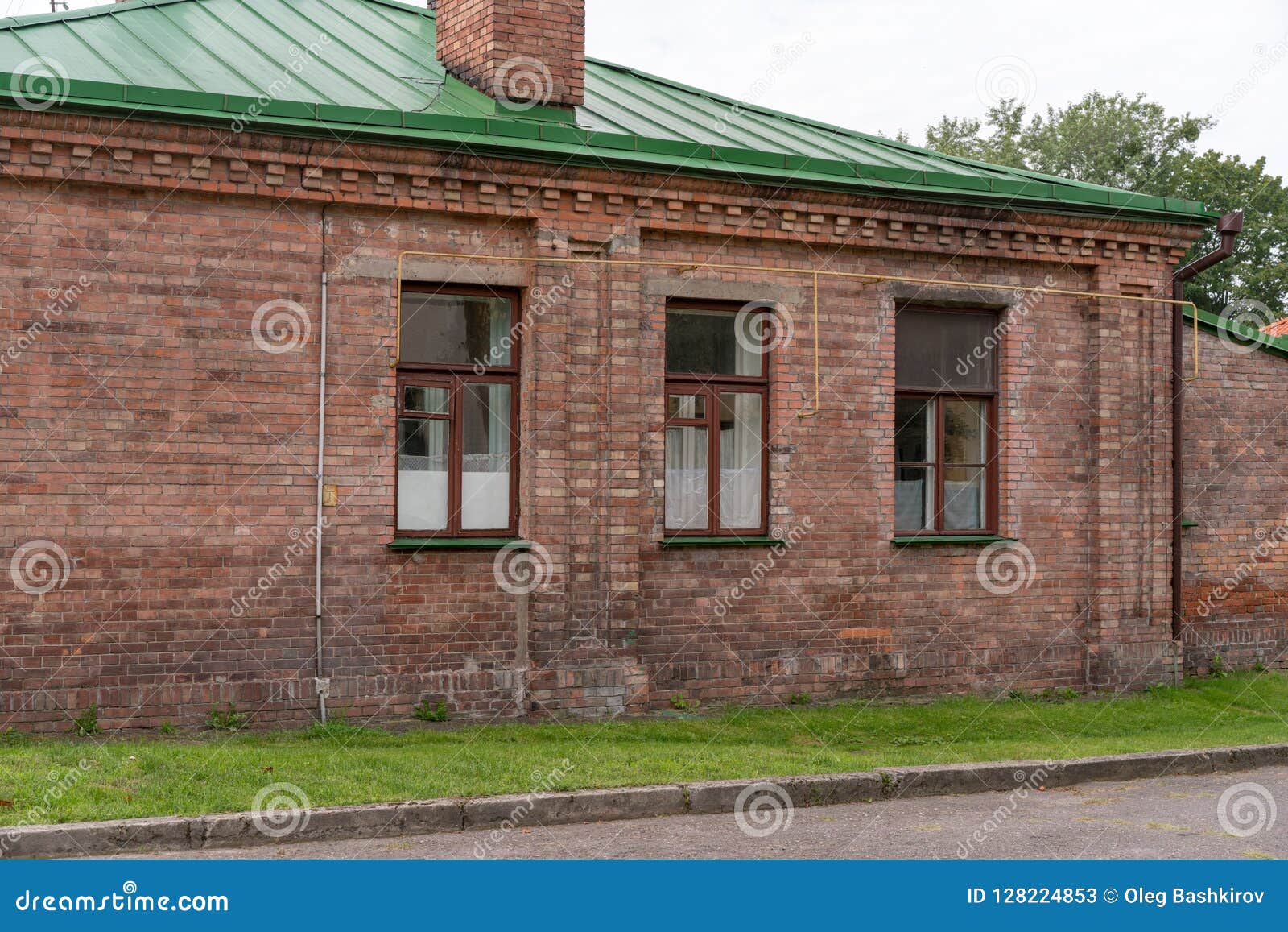 Old Brick One-storey House. Stock Image - Image of onestorey, abandoned ...