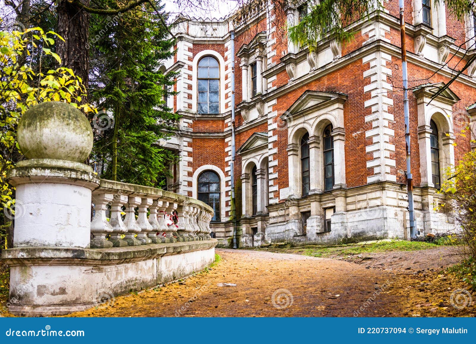 The Old Brick Palace editorial stock image. Image of daylight - 220737094