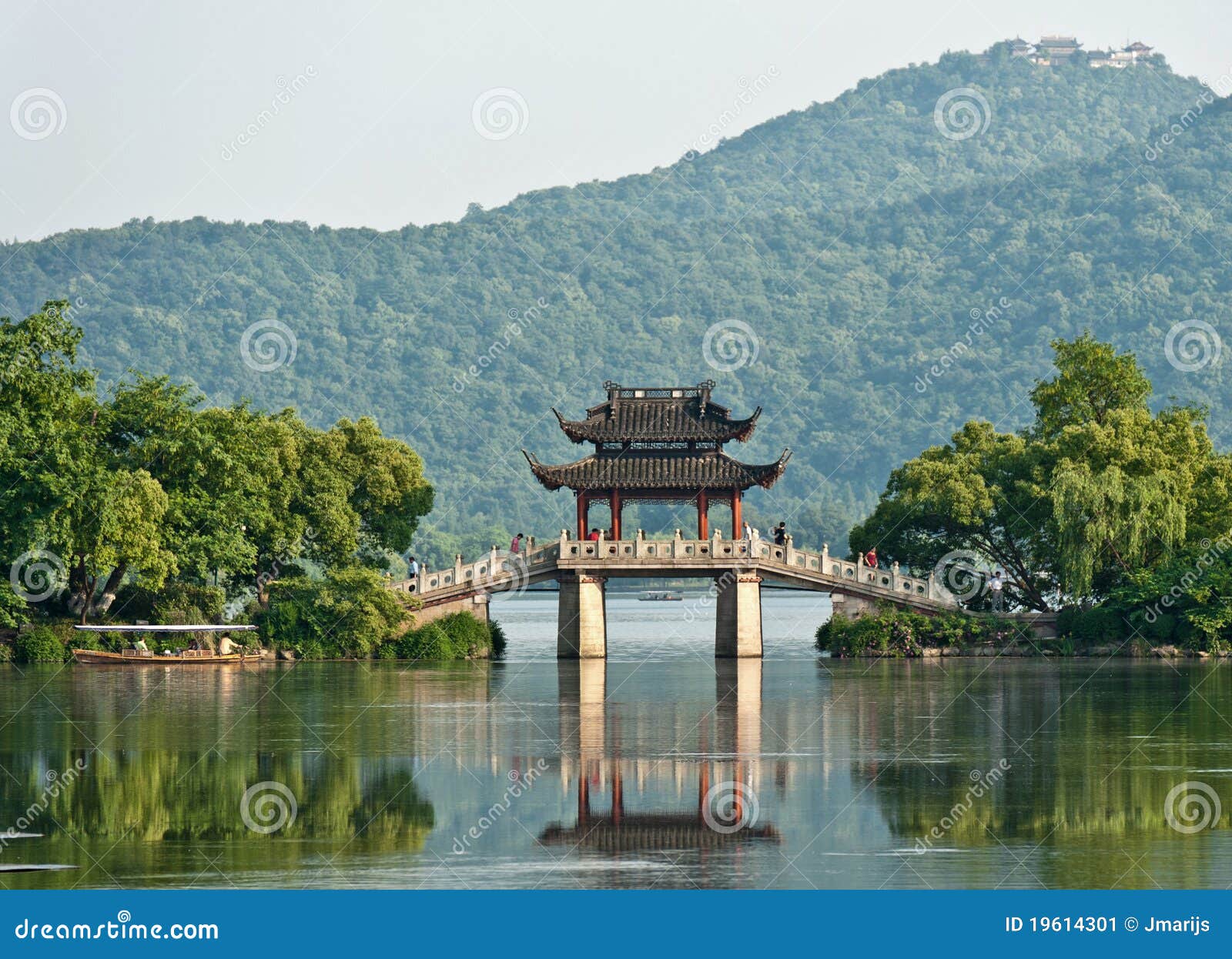 Old Bridge in a Lake, China Stock Image - Image of west, vessel: 19614301