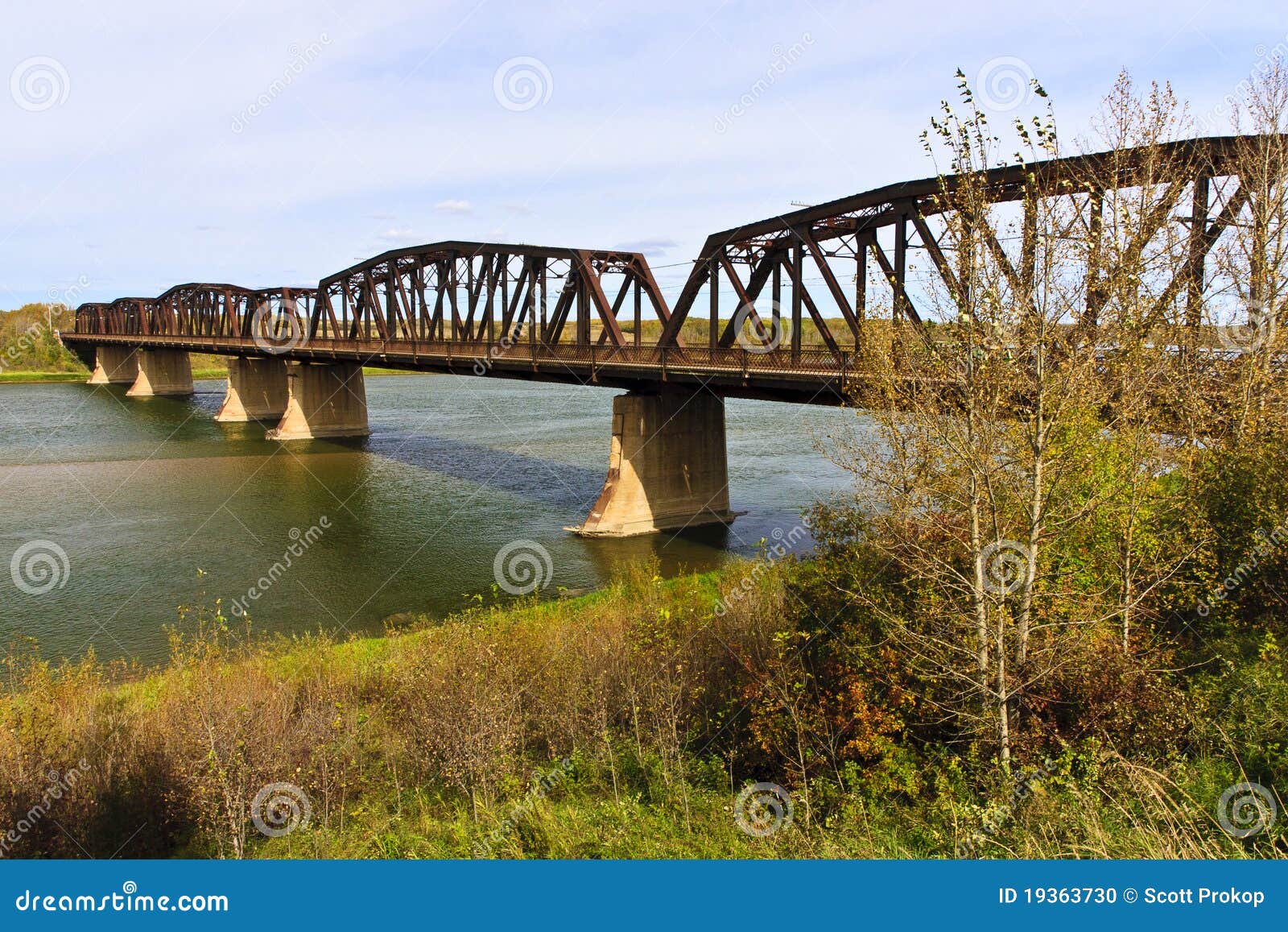Old Bridge over the River stock photo. Image of bridge - 19363730