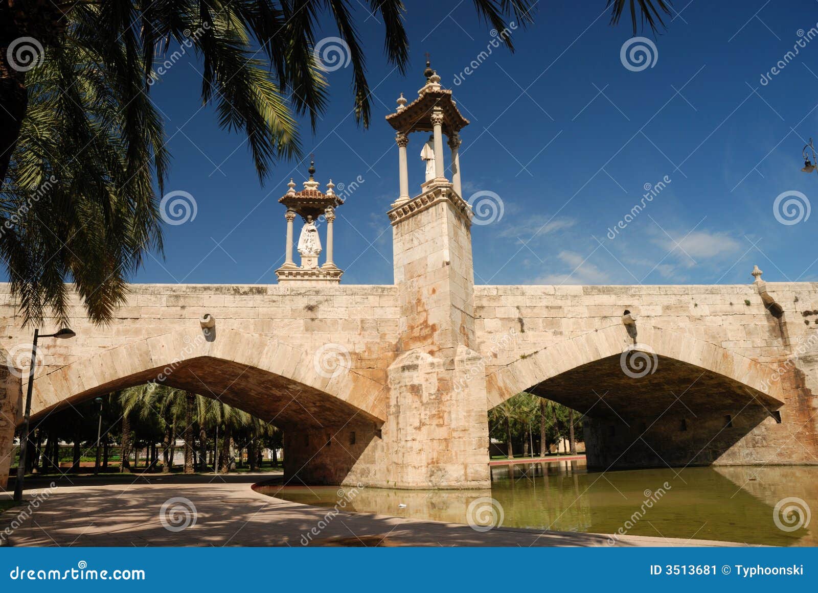 Old bridge in Valencia stock image. Image of park, recreation - 3513681