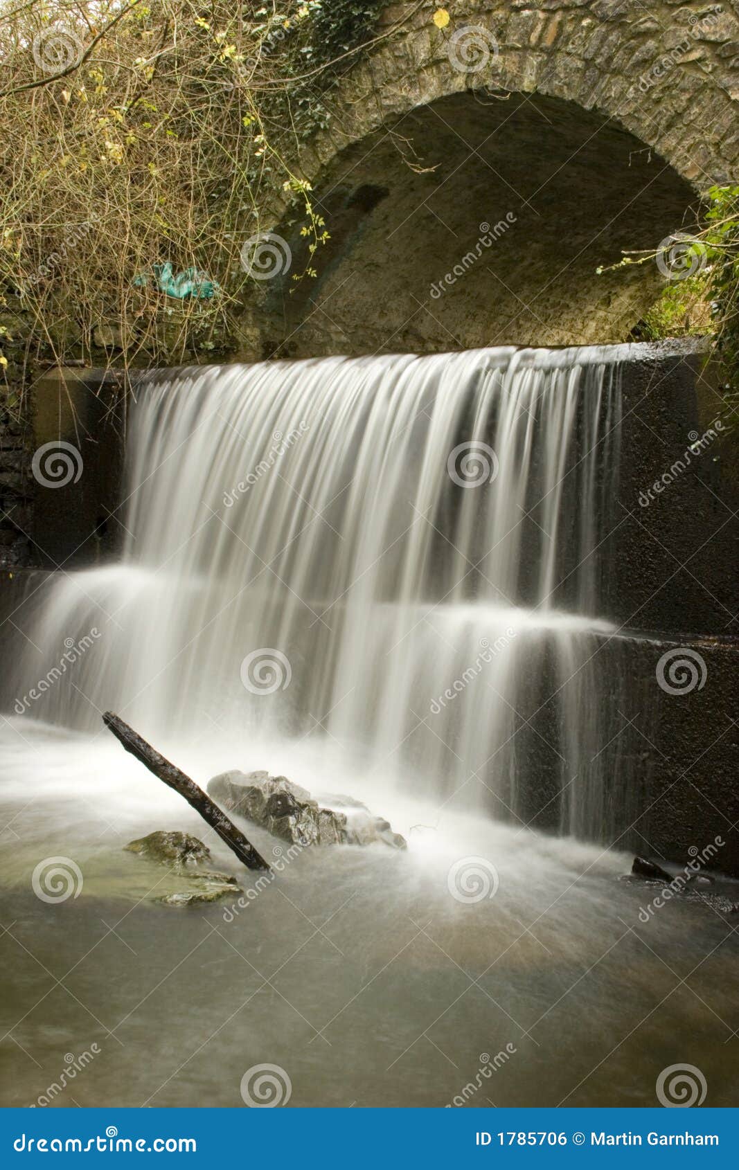 Old Bridge Waterfall stock photo. Image of beauty, autumn - 1785706