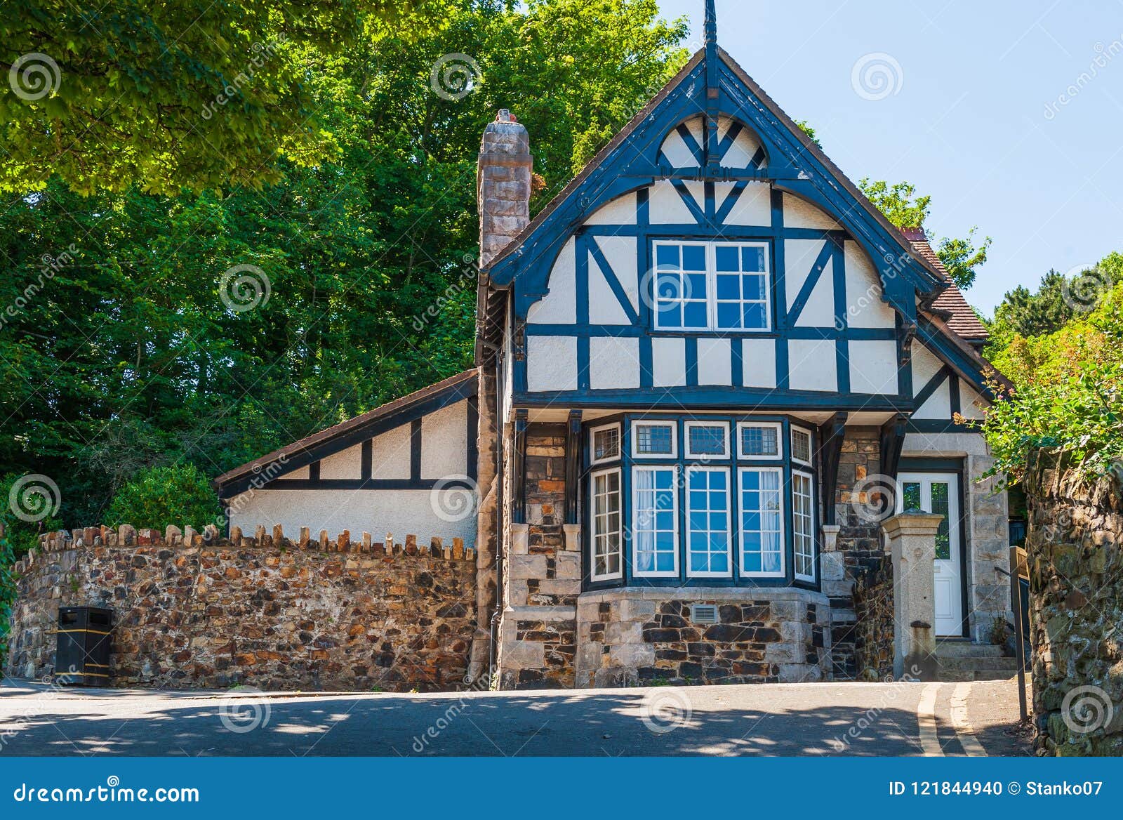 Old British Victorian House Stock Photo - Image of beautiful, elevation ...