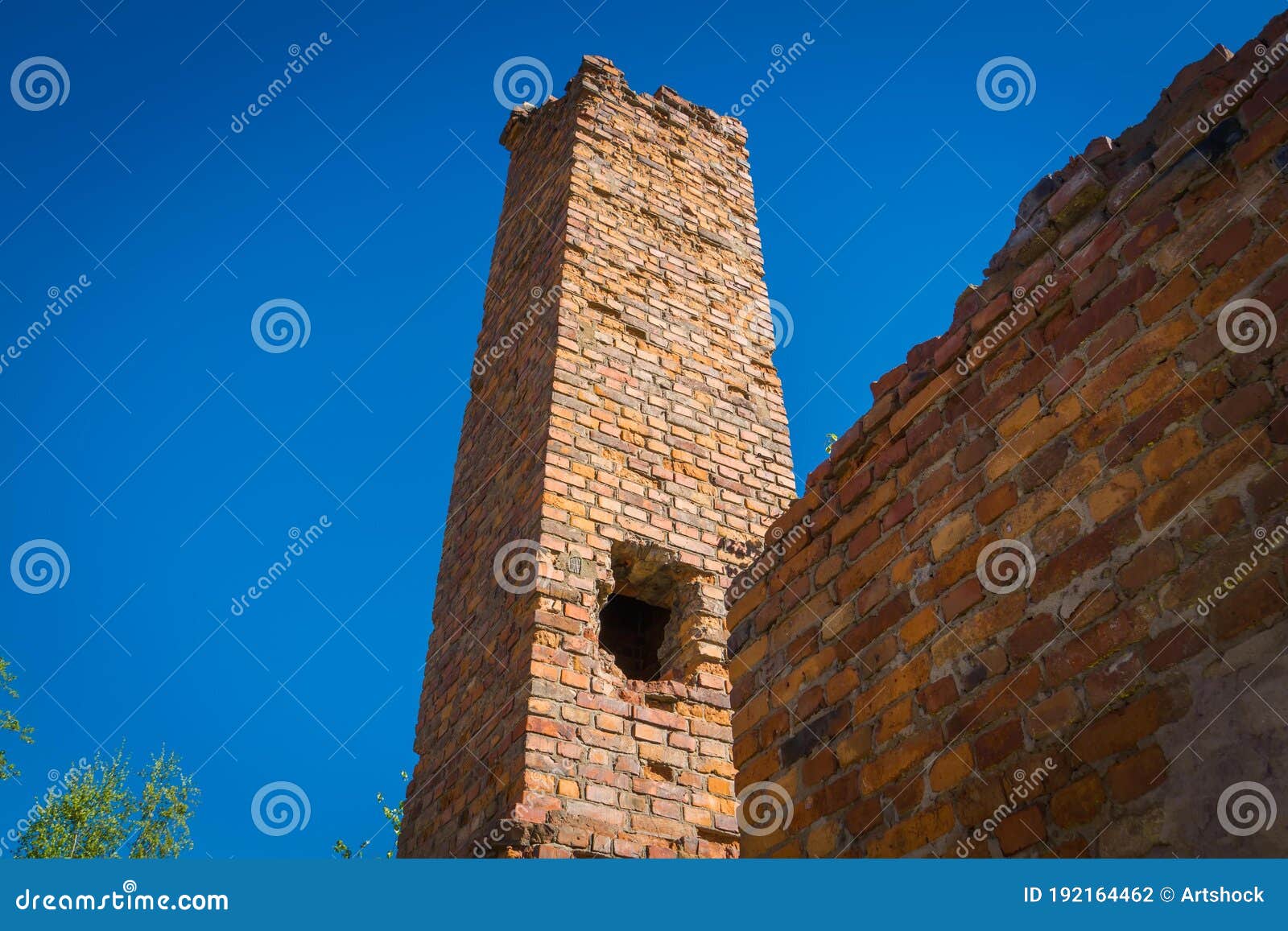 Broken brick building stock photo. Image of dirty, obsolete - 192164462