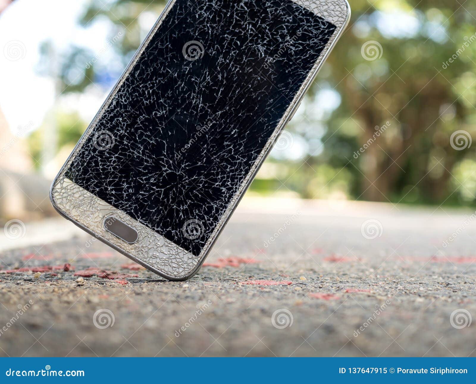 Old Broken and Cracked Screen Smartphone Stock Image - Image of damage ...