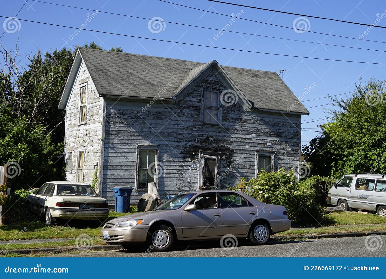 Broken House After Earthquake. Old Building Deconstruction With New ...