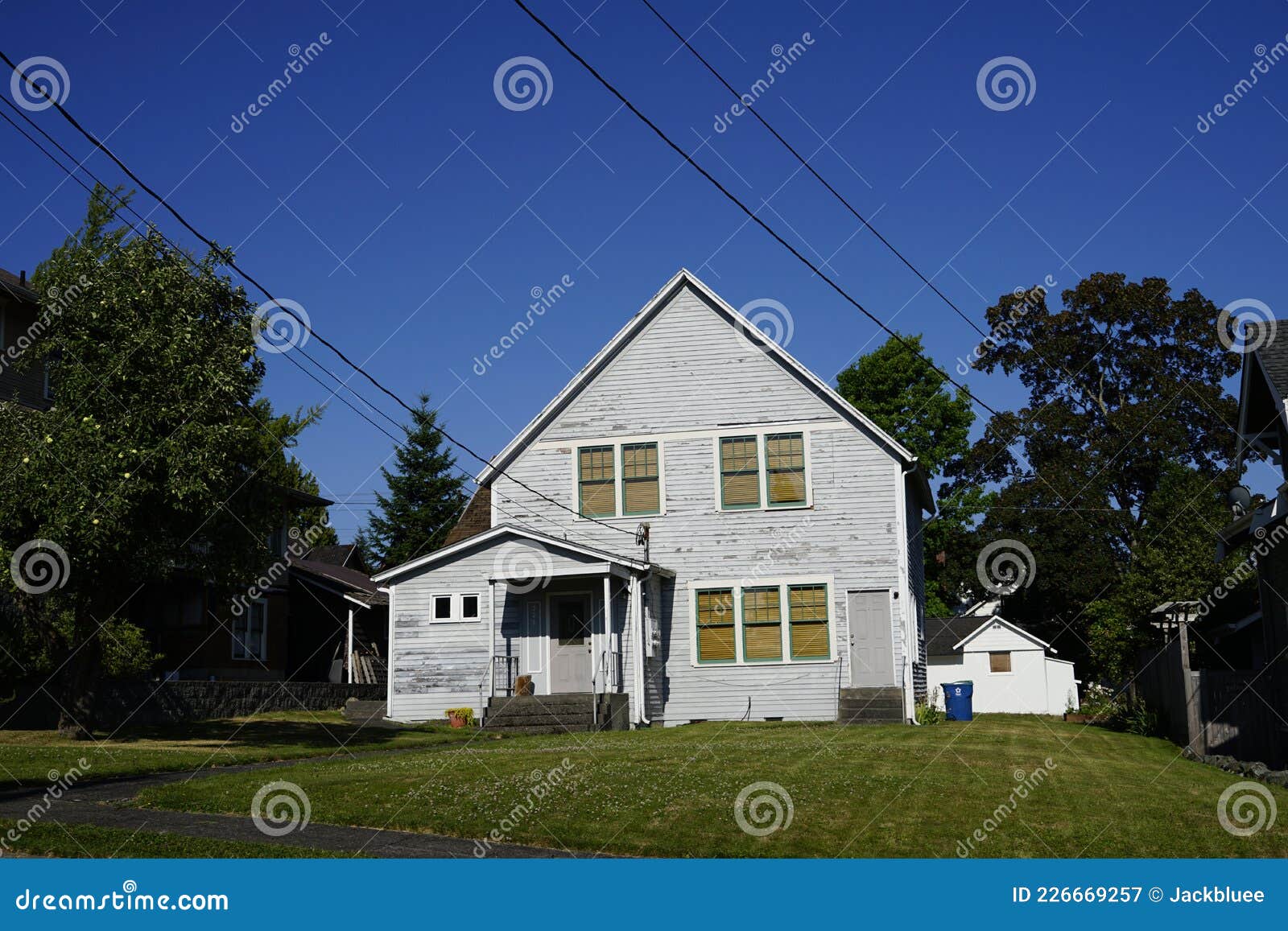 Broken House After Earthquake. Old Building Deconstruction With New ...