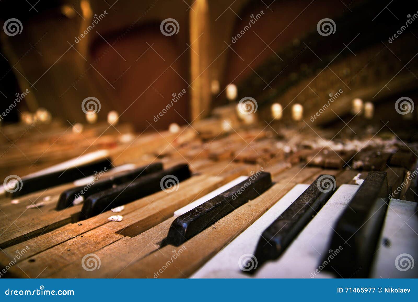 Old broken piano stock image. Image of rusty, disaster - 71465977