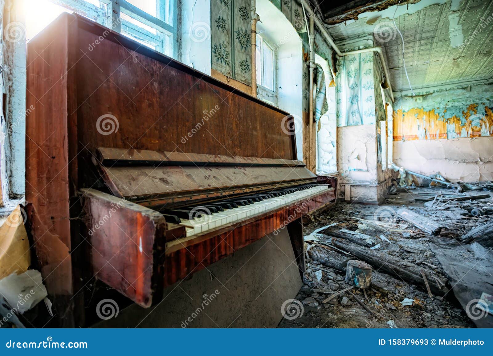 Old Broken Piano in Ruined Abandoned Building Stock Image - Image of ...