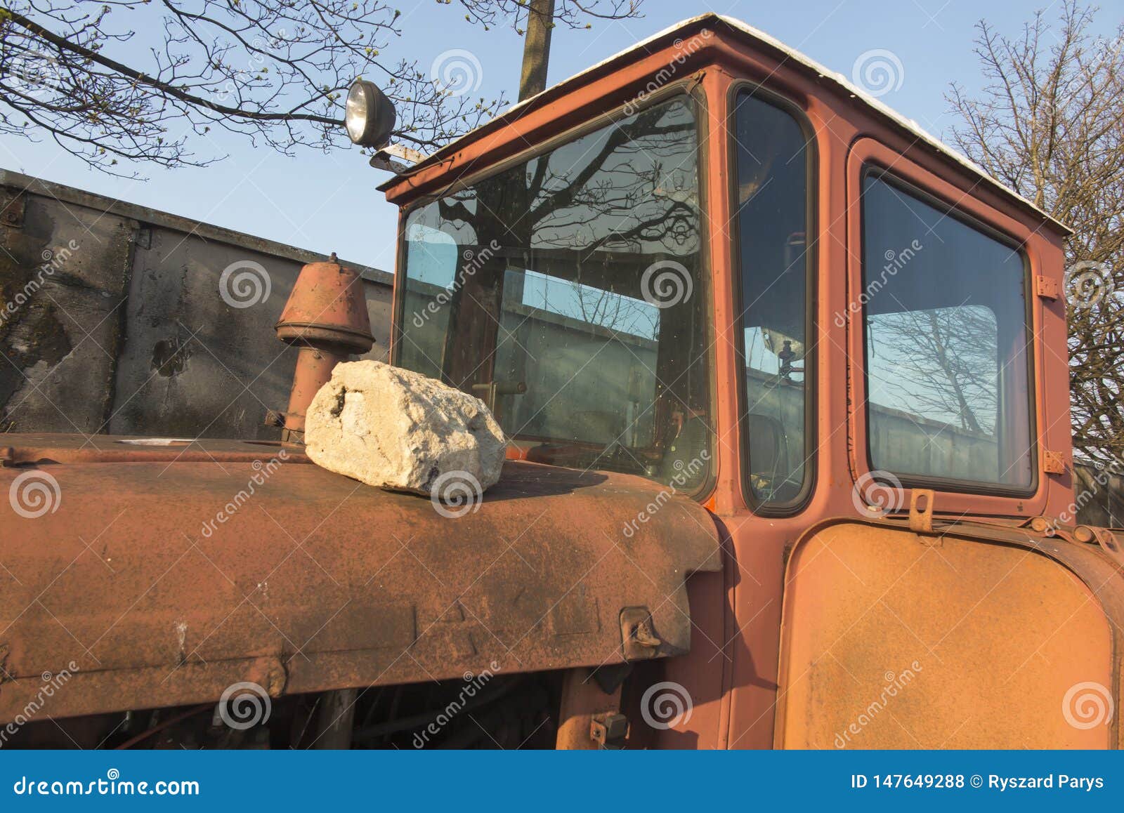 Old Broken, Rusty Bulldozer Stock Photo - Image of push, vehicle: 147649288