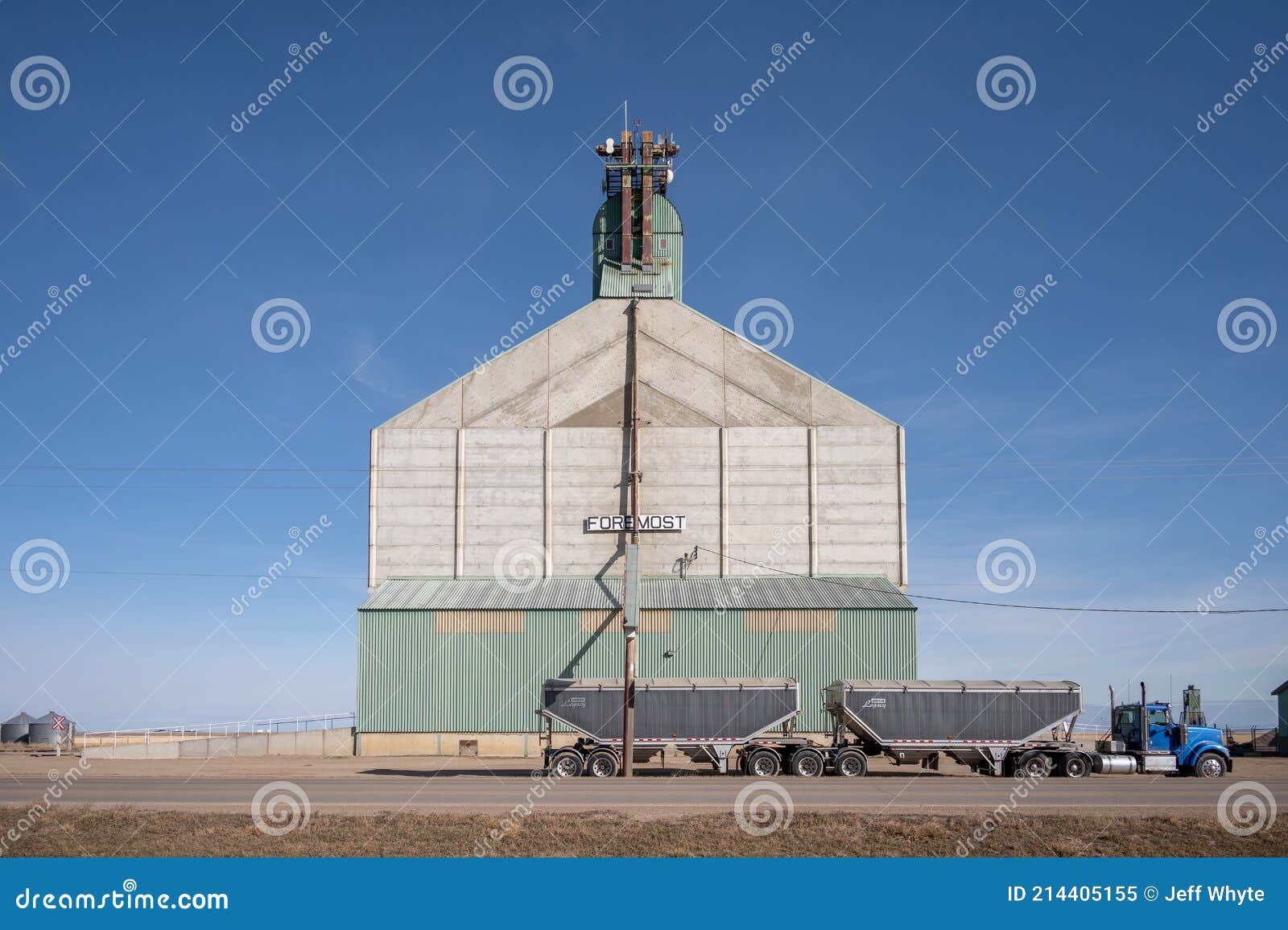 Old Buffalo 2000 Elevator in the Town of Foremost Editorial Image ...