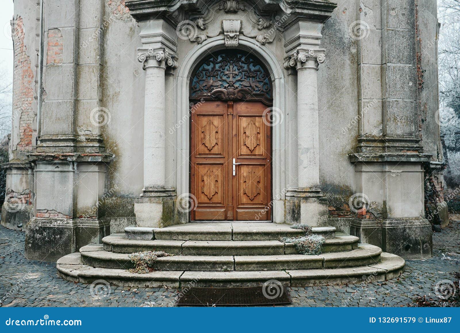 209,224 Old Building Front Photos - Free & Royalty-Free Stock Photos ...