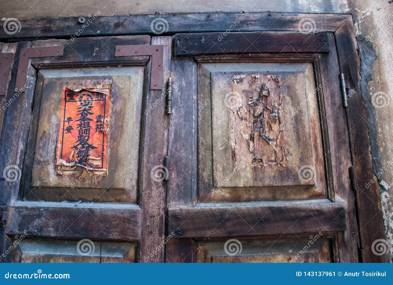 Old building in Yaowarat stock image. Image of retro - 143137961